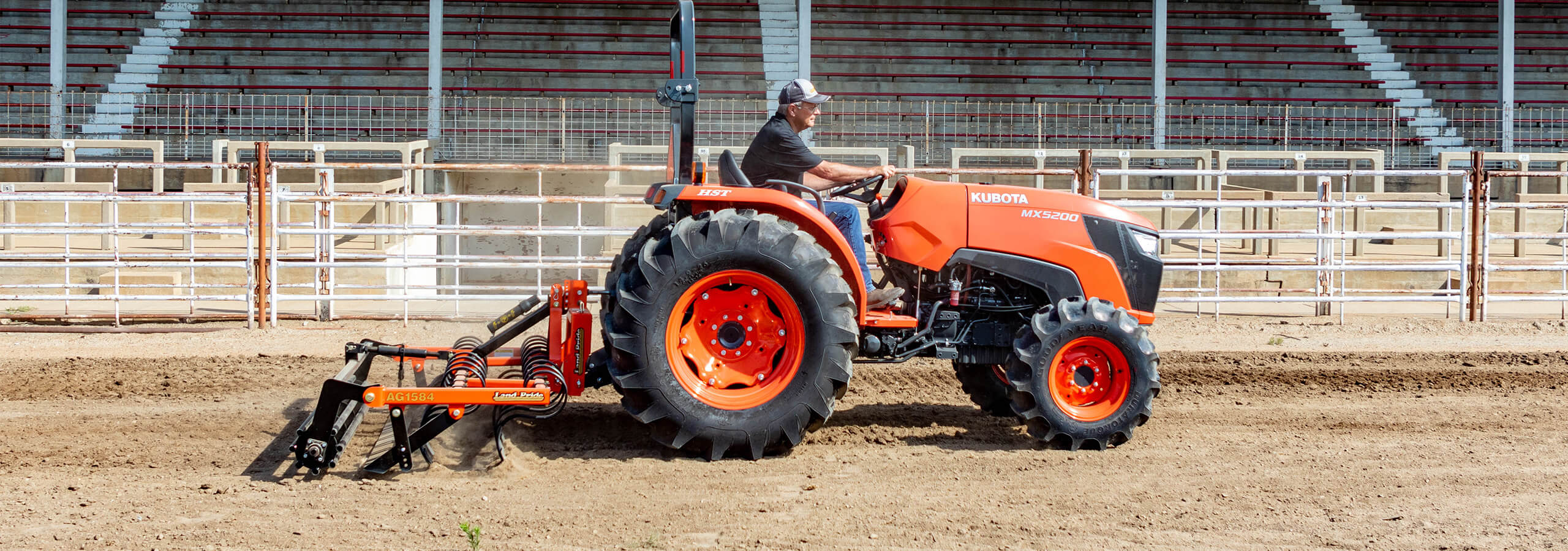 Arena Graders AG15 Series | Kubota New Zealand